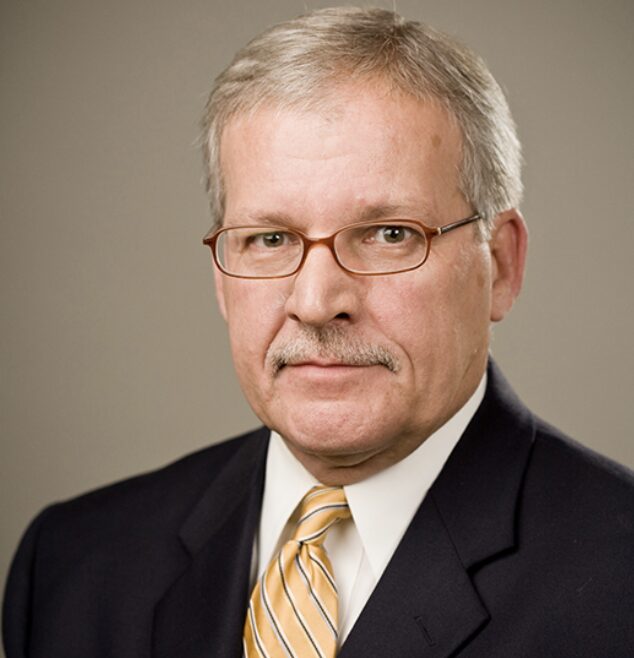 Law Professor Johnny Chriscoe '90 receives 2024 Dean’s Excellence in ...